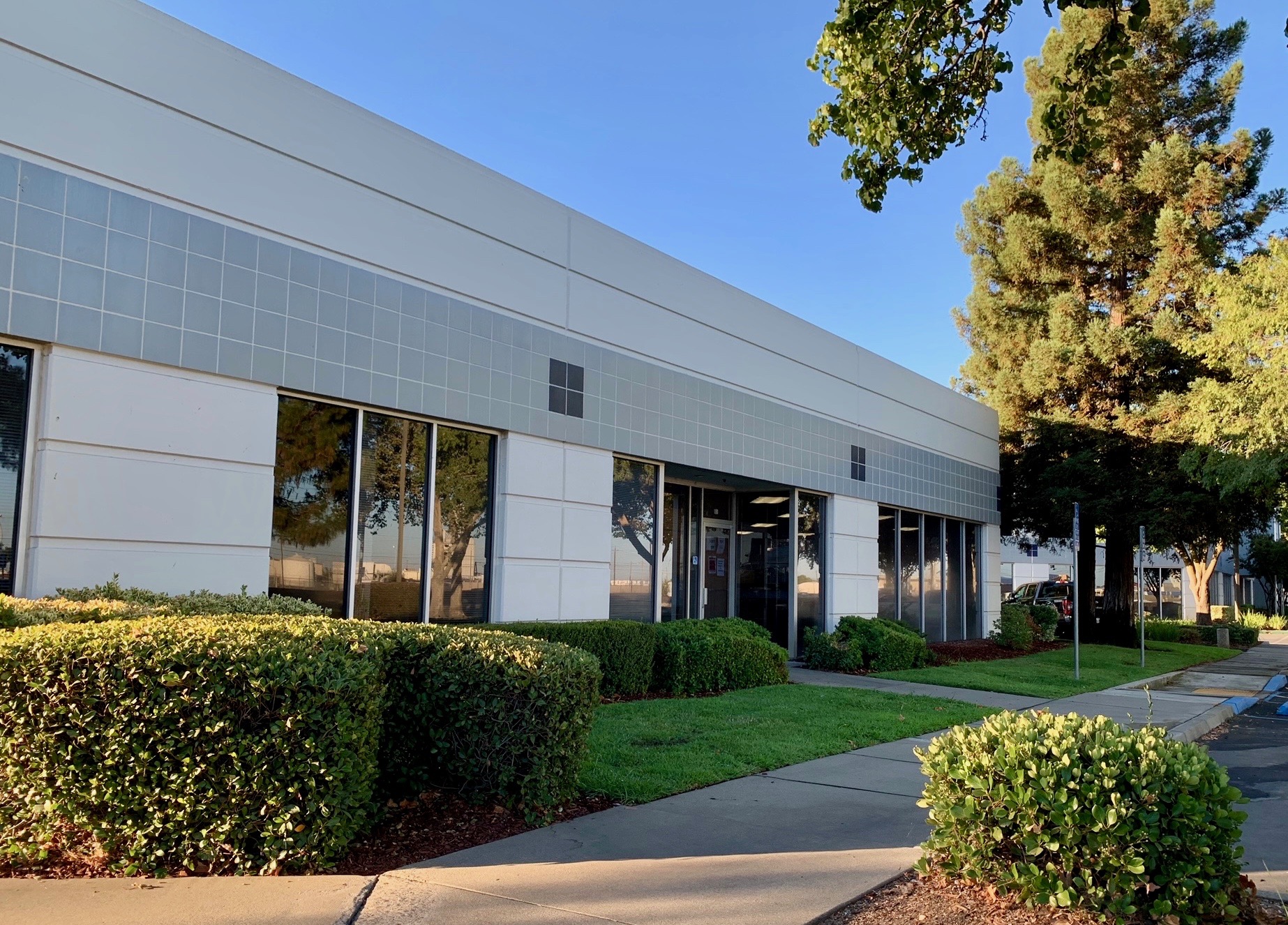 Gang member who sold guns at a Sacramento parole office, not ...