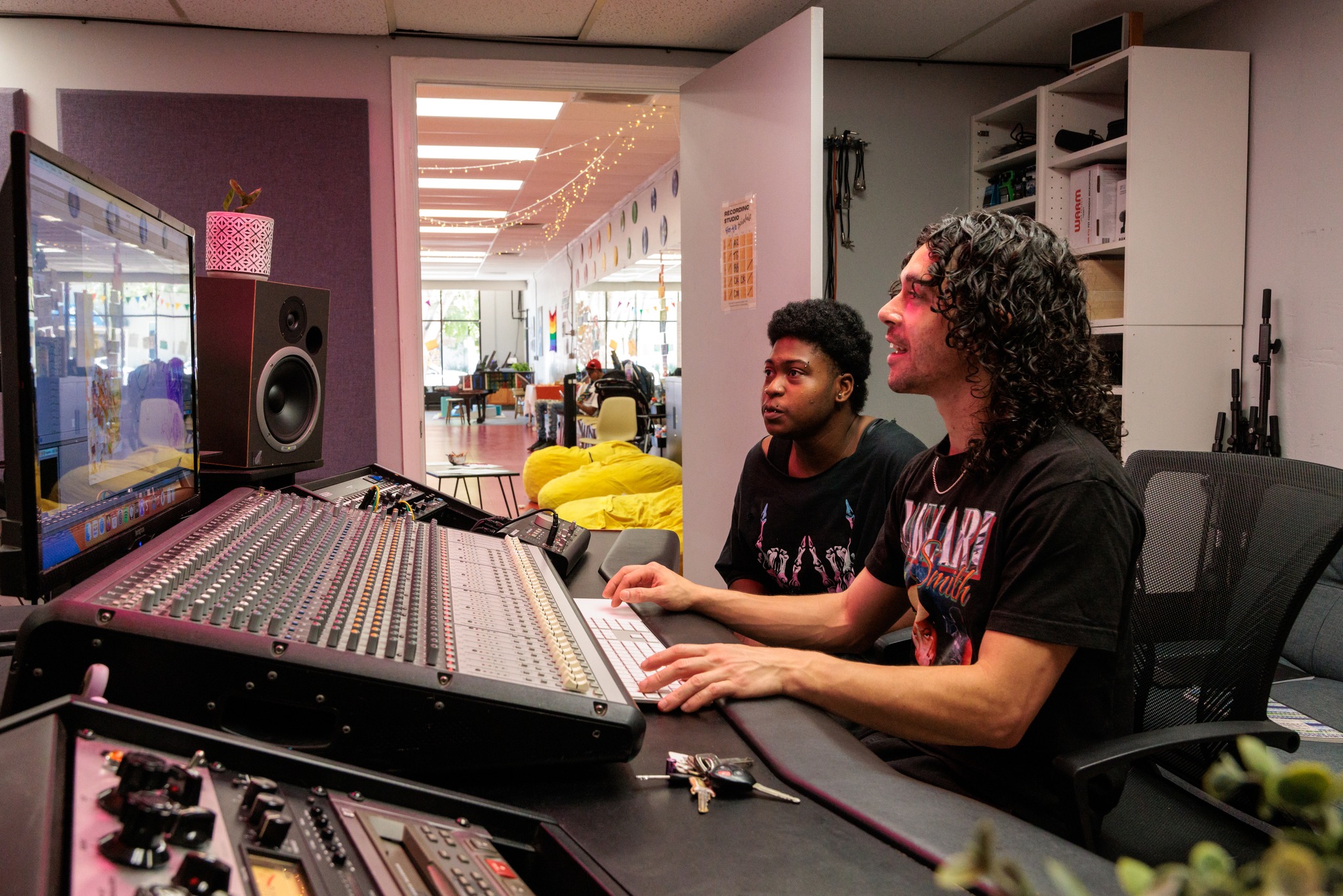 Free Sacramento recording studio provides creative outlet for homeless ...