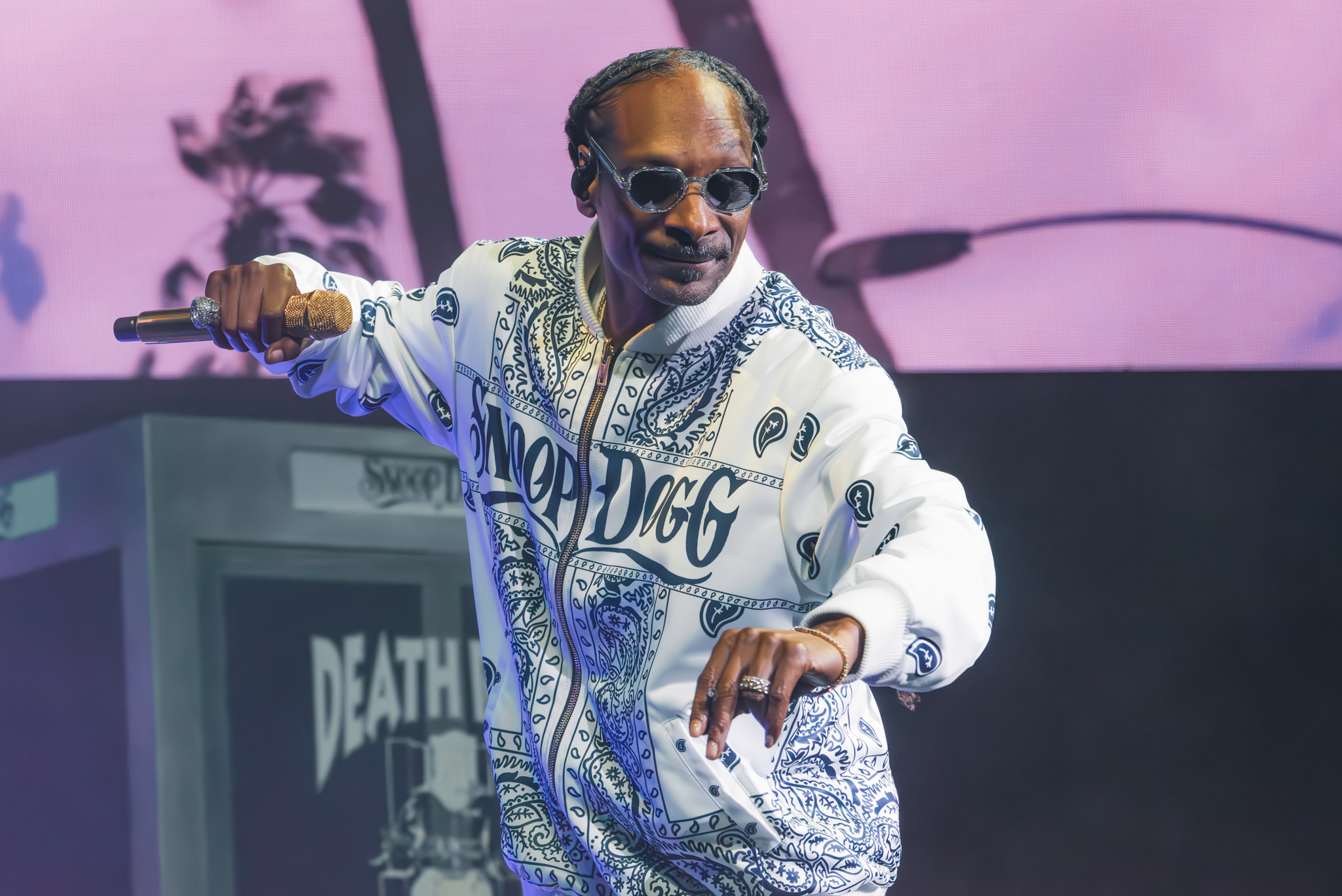 Photo gallery: Back to (old) school night with Snoop at Sacramento's ...