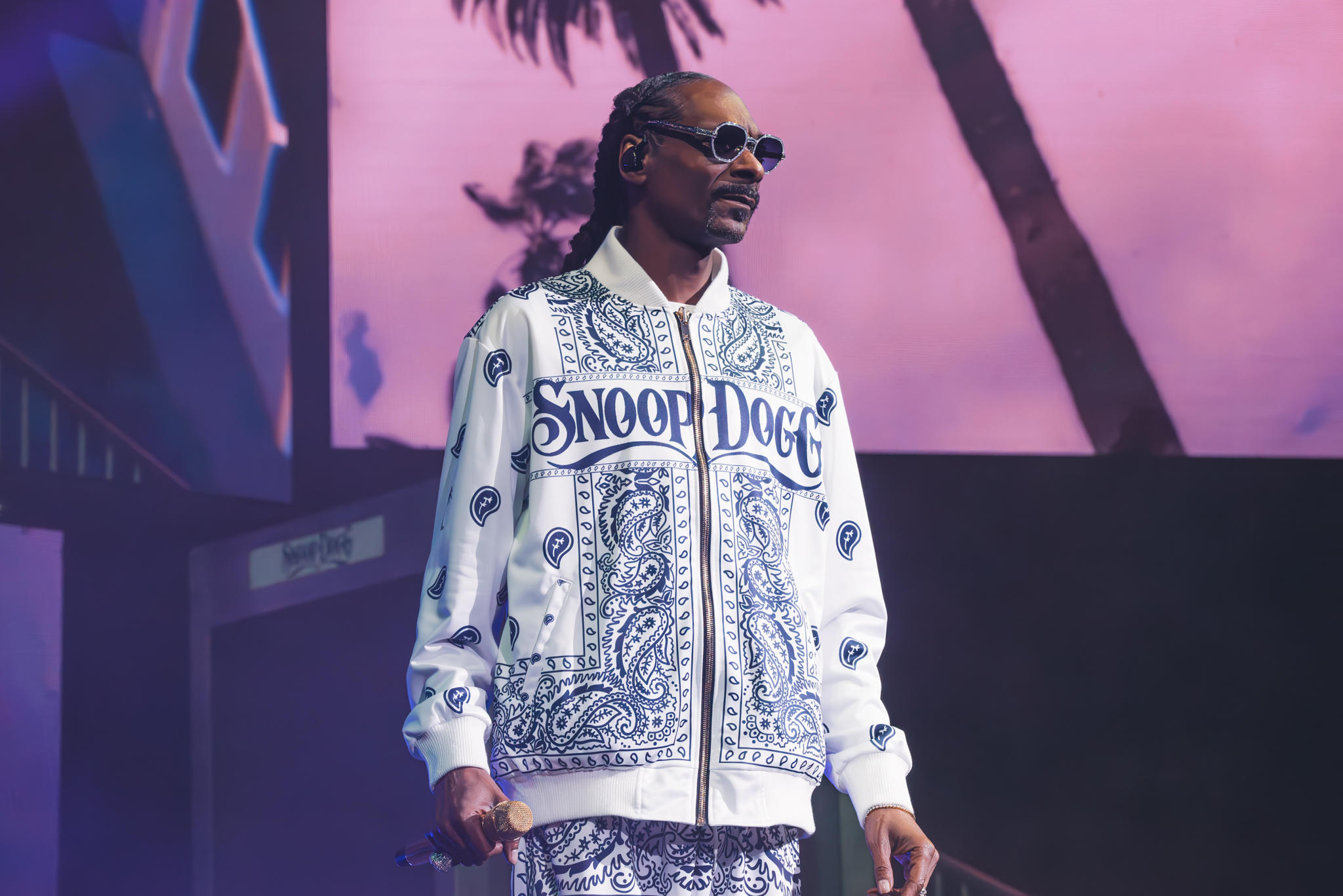 Photo gallery: Back to (old) school night with Snoop at Sacramento's ...